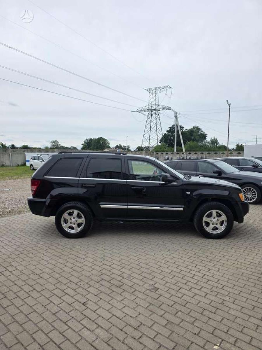 Black Jeep Grand Cherokee 2006 in Marijampole, with an engine capacity of 2.99 L and mileage of 218 thousand km for 5000 €, photo 6 on AUTOMOTO.COM.LV