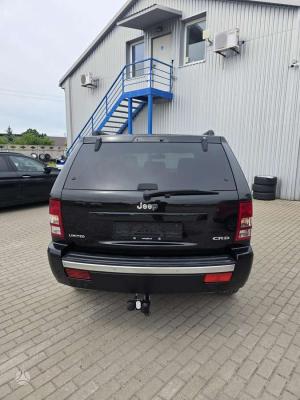 Black Jeep Grand Cherokee 2006 in Marijampole, with an engine capacity of 2.99 L and mileage of 218 thousand km for 5000 €, photo 8 on AUTOMOTO.COM.LV