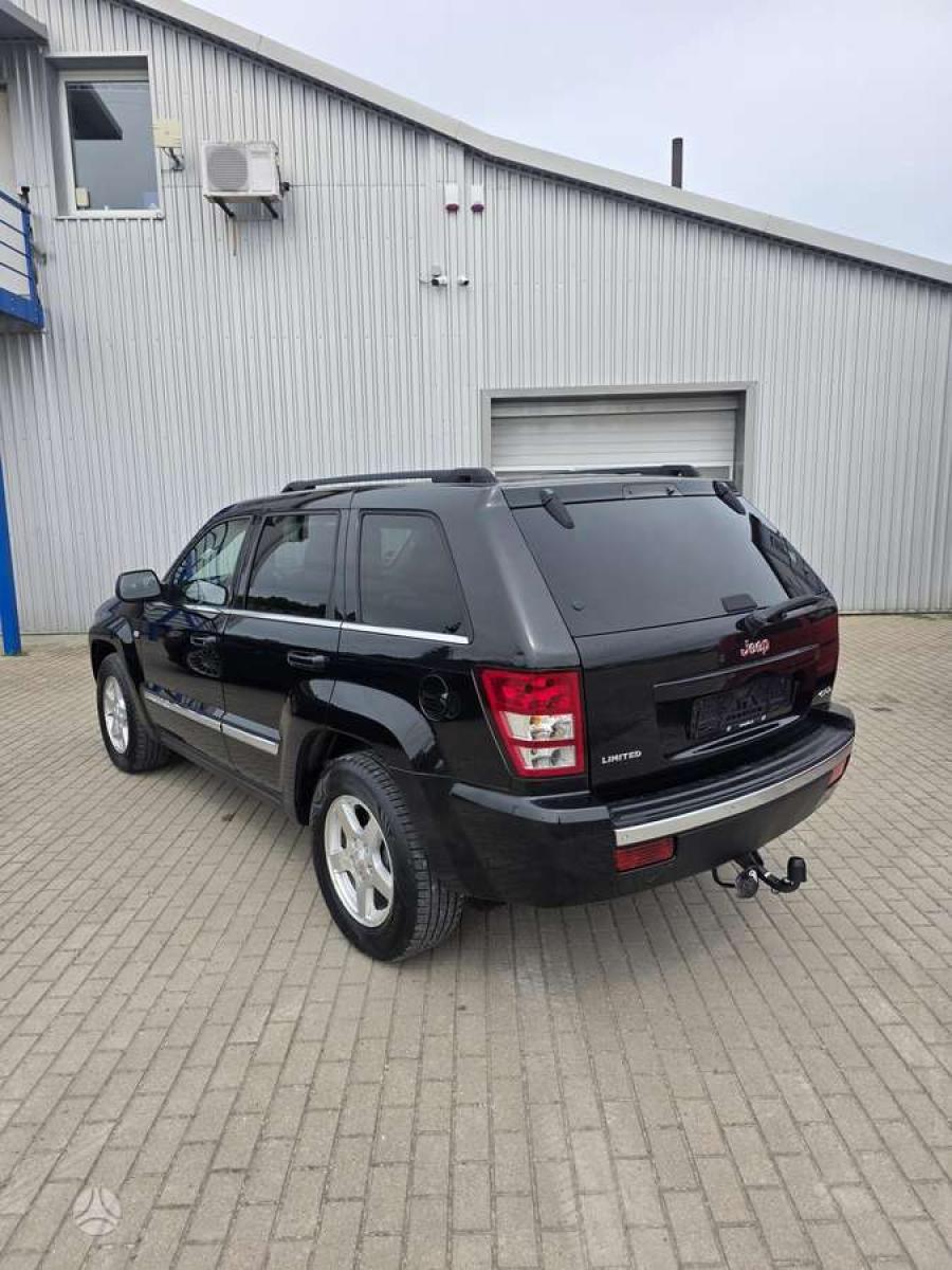 Black Jeep Grand Cherokee 2006 in Marijampole, with an engine capacity of 2.99 L and mileage of 218 thousand km for 5000 €, photo 9 on AUTOMOTO.COM.LV