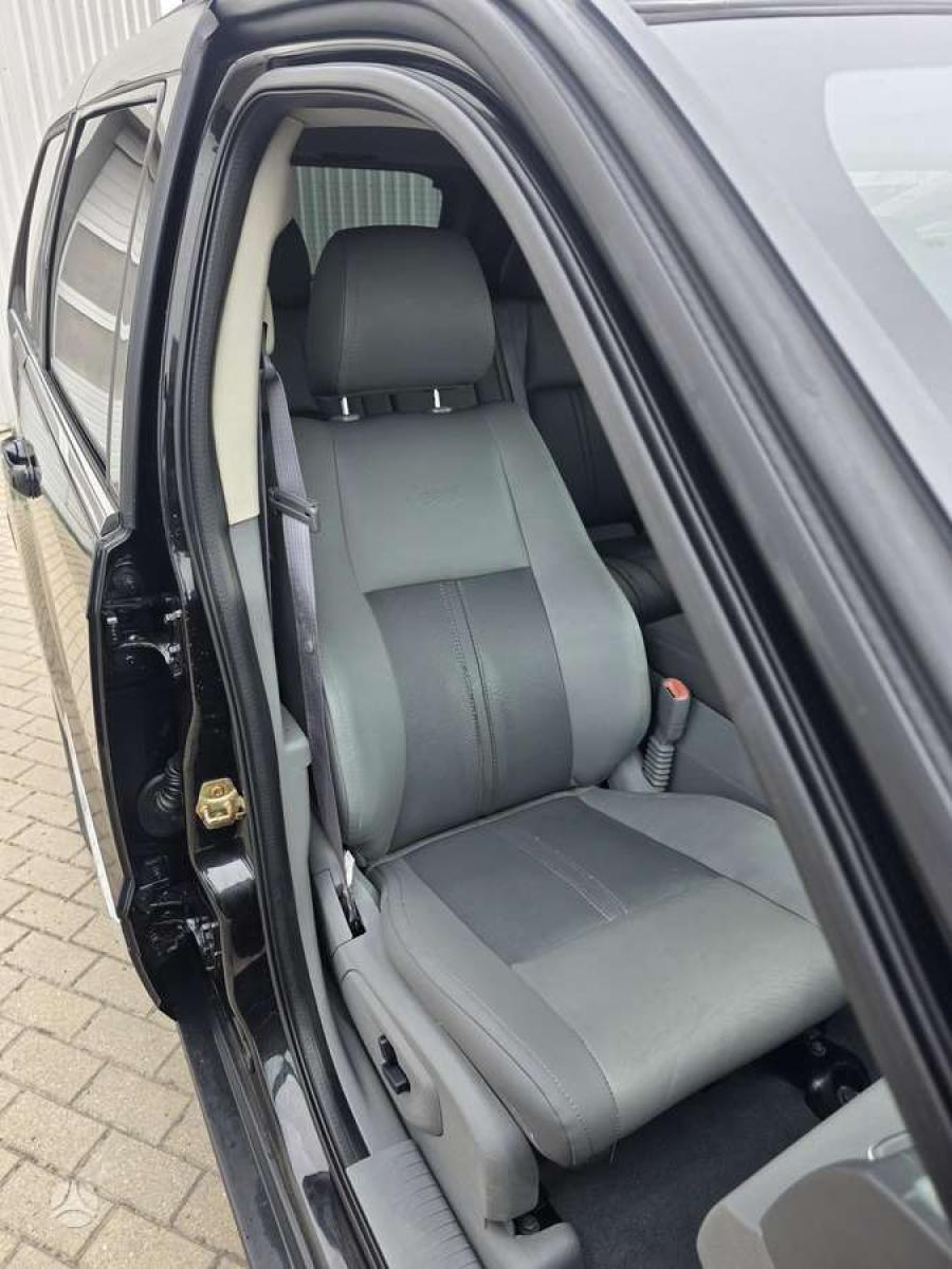 Black Jeep Grand Cherokee 2006 in Marijampole, with an engine capacity of 2.99 L and mileage of 218 thousand km for 5000 €, photo 11 on AUTOMOTO.COM.LV