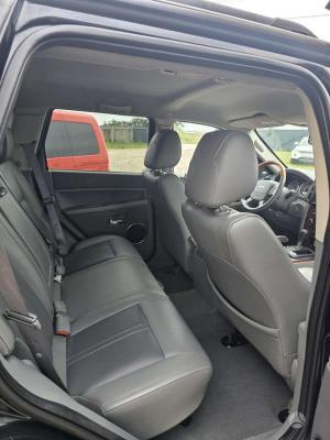 Black Jeep Grand Cherokee 2006 in Marijampole, with an engine capacity of 2.99 L and mileage of 218 thousand km for 5000 €, photo 12 on AUTOMOTO.COM.LV