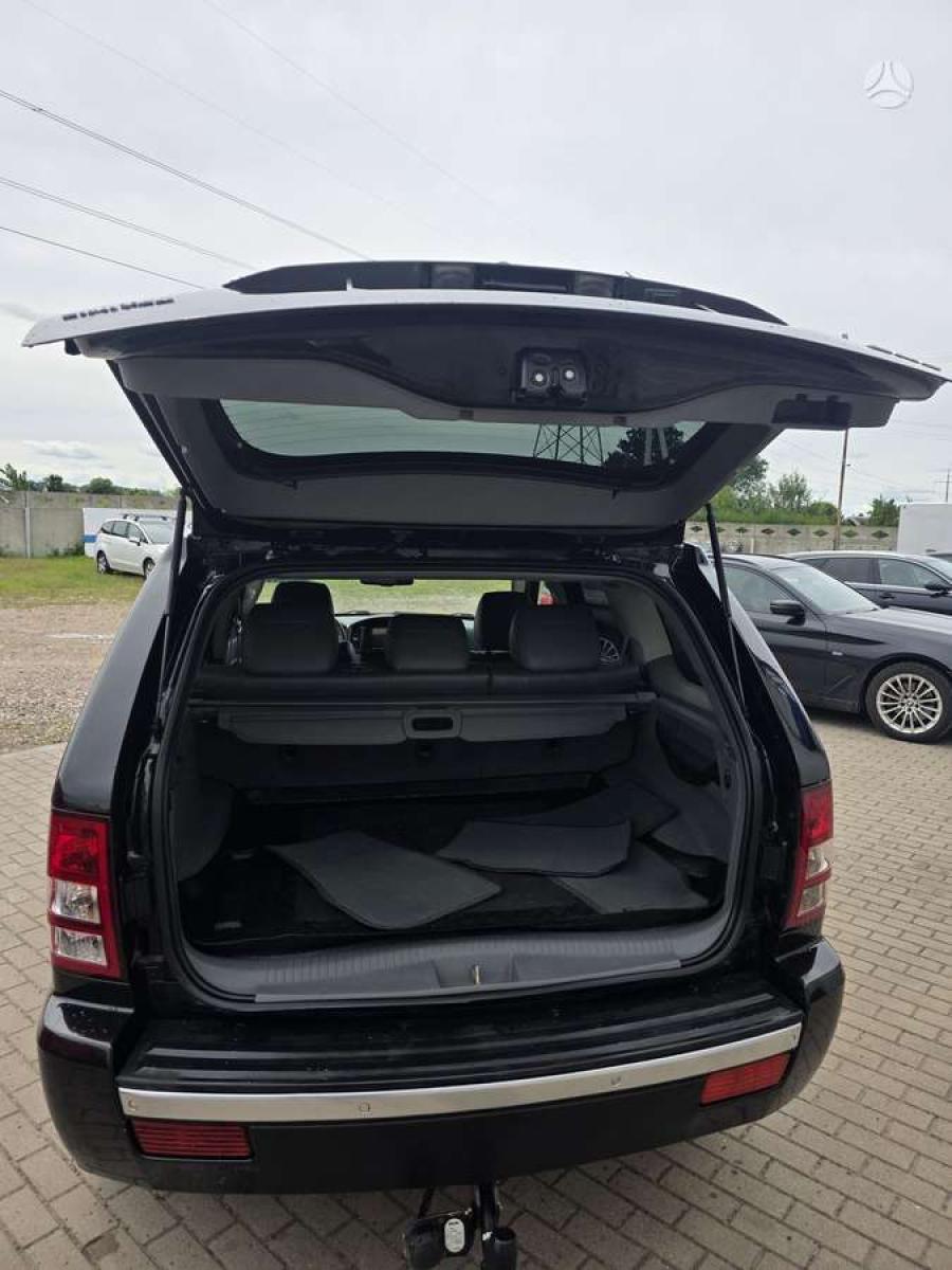 Black Jeep Grand Cherokee 2006 in Marijampole, with an engine capacity of 2.99 L and mileage of 218 thousand km for 5000 €, photo 13 on AUTOMOTO.COM.LV