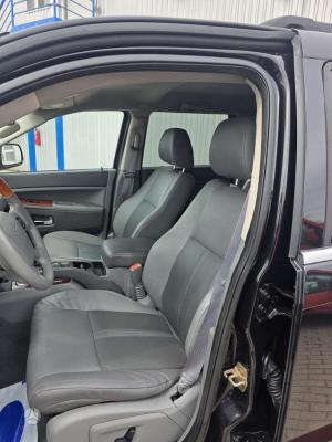 Black Jeep Grand Cherokee 2006 in Marijampole, with an engine capacity of 2.99 L and mileage of 218 thousand km for 5000 €, photo 15 on AUTOMOTO.COM.LV
