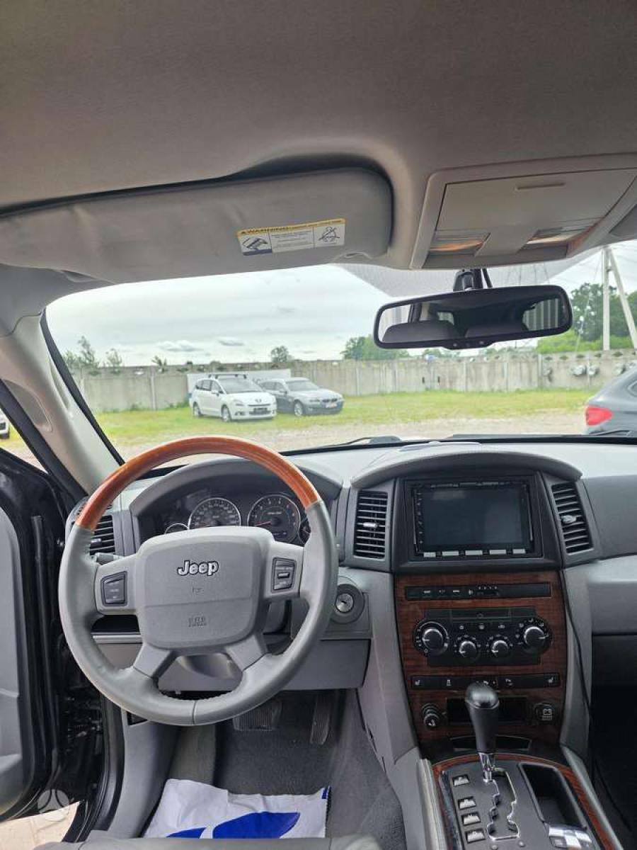 Black Jeep Grand Cherokee 2006 in Marijampole, with an engine capacity of 2.99 L and mileage of 218 thousand km for 5000 €, photo 16 on AUTOMOTO.COM.LV