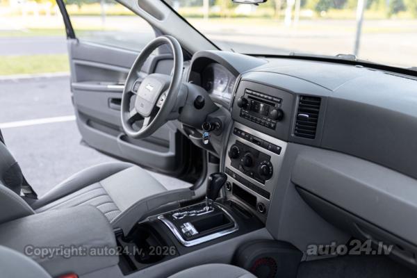 Melns Jeep Grand Cherokee 2006 Tallina, ar dzinēja tilpumu 3.00 L un nobraukumu 292 tūkst. km par 4999 €, foto 7 vietnē AUTOMOTO.COM.LV