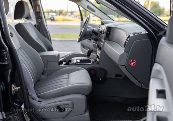 Melns Jeep Grand Cherokee 2006 Tallina, ar dzinēja tilpumu 3.00 L un nobraukumu 292 tūkst. km par 4999 €, foto 9 vietnē AUTOMOTO.COM.LV