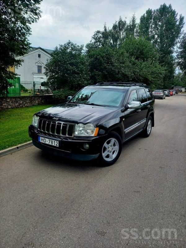 Black Jeep Grand Cherokee 2006 in Riga, with an engine capacity of 3.00 L and mileage of 292 thousand km for 4800 €, photo 1 on AUTOMOTO.COM.LV