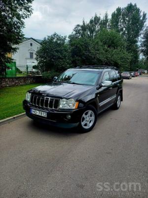 Melns Jeep Grand Cherokee 2006 Rīga, ar dzinēja tilpumu 3.00 L un nobraukumu 292 tūkst. km par 4800 €, foto  vietnē AUTOMOTO.COM.LV