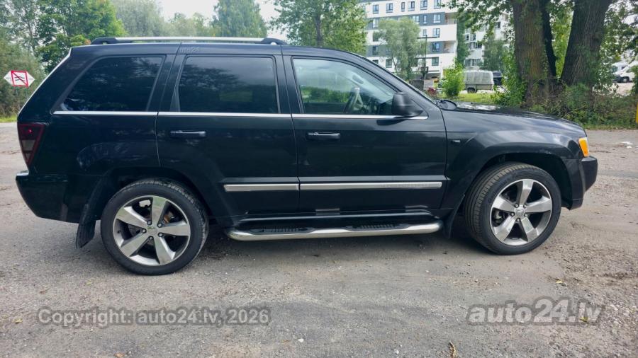 Black Jeep Grand Cherokee 2006 in Tartu, with an engine capacity of 3.00 L and mileage of 0 thousand km for 5550 €, photo 6 on AUTOMOTO.COM.LV