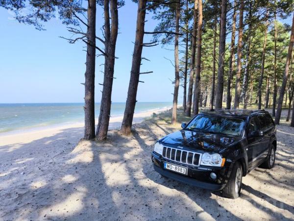 Black Jeep Grand Cherokee 2007 in Riga, with an engine capacity of 3.00 L and mileage of 242 thousand km for 31500 €, photo 1 on AUTOMOTO.COM.LV