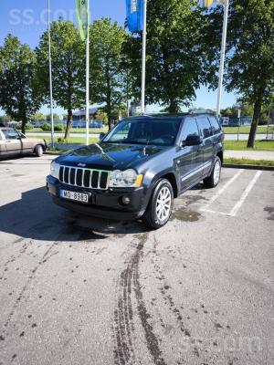 Black Jeep Grand Cherokee 2007 in Riga, with an engine capacity of 3.00 L and mileage of 242 thousand km for 31500 €, photo 2 on AUTOMOTO.COM.LV