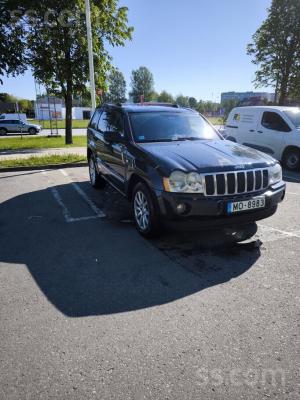Black Jeep Grand Cherokee 2007 in Riga, with an engine capacity of 3.00 L and mileage of 242 thousand km for 31500 €, photo 3 on AUTOMOTO.COM.LV