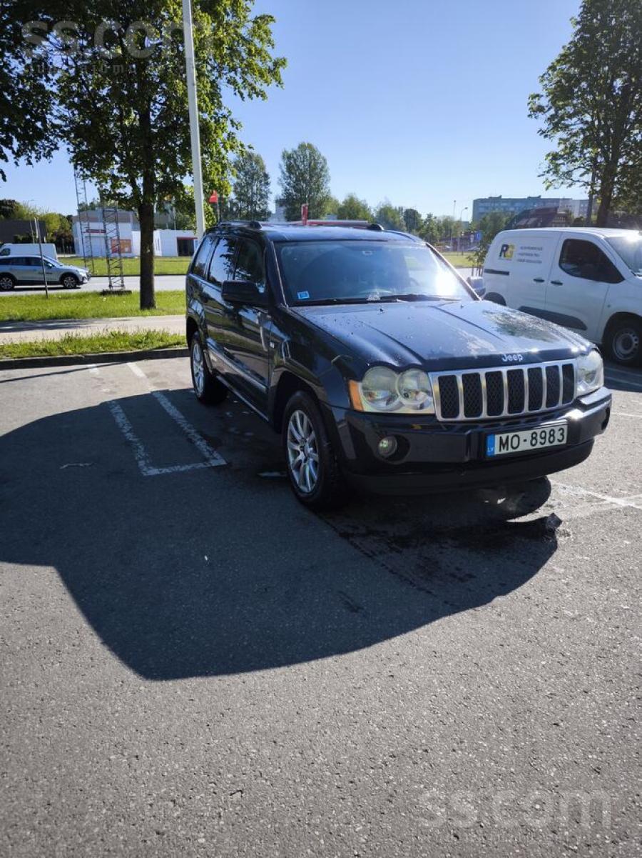 Black Jeep Grand Cherokee 2007 in Riga, with an engine capacity of 3.00 L and mileage of 242 thousand km for 31500 €, photo 3 on AUTOMOTO.COM.LV