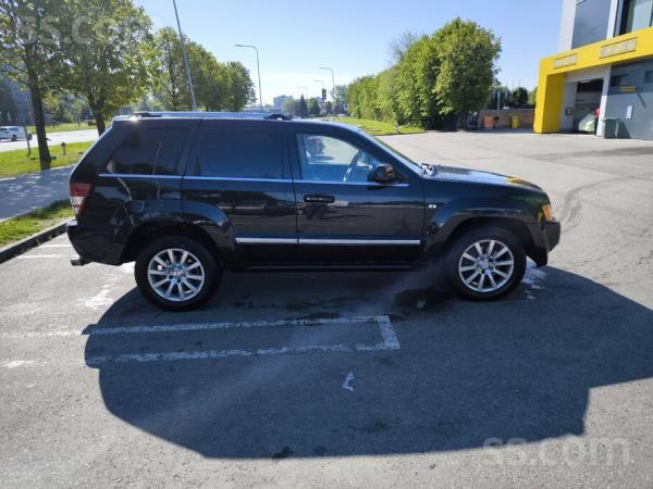 Black Jeep Grand Cherokee 2007 in Riga, with an engine capacity of 3.00 L and mileage of 242 thousand km for 31500 €, photo 4 on AUTOMOTO.COM.LV
