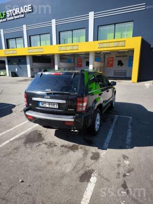 Black Jeep Grand Cherokee 2007 in Riga, with an engine capacity of 3.00 L and mileage of 242 thousand km for 31500 €, photo 5 on AUTOMOTO.COM.LV