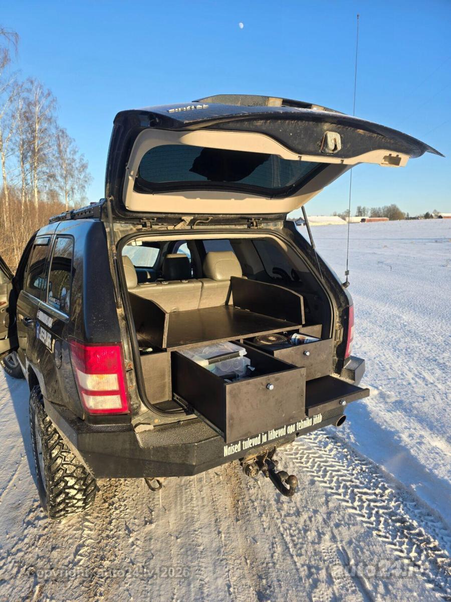 Black Jeep Grand Cherokee 2007 in Tartu, with an engine capacity of 3.00 L and mileage of 398 thousand km for 6000 €, photo 11 on AUTOMOTO.COM.LV