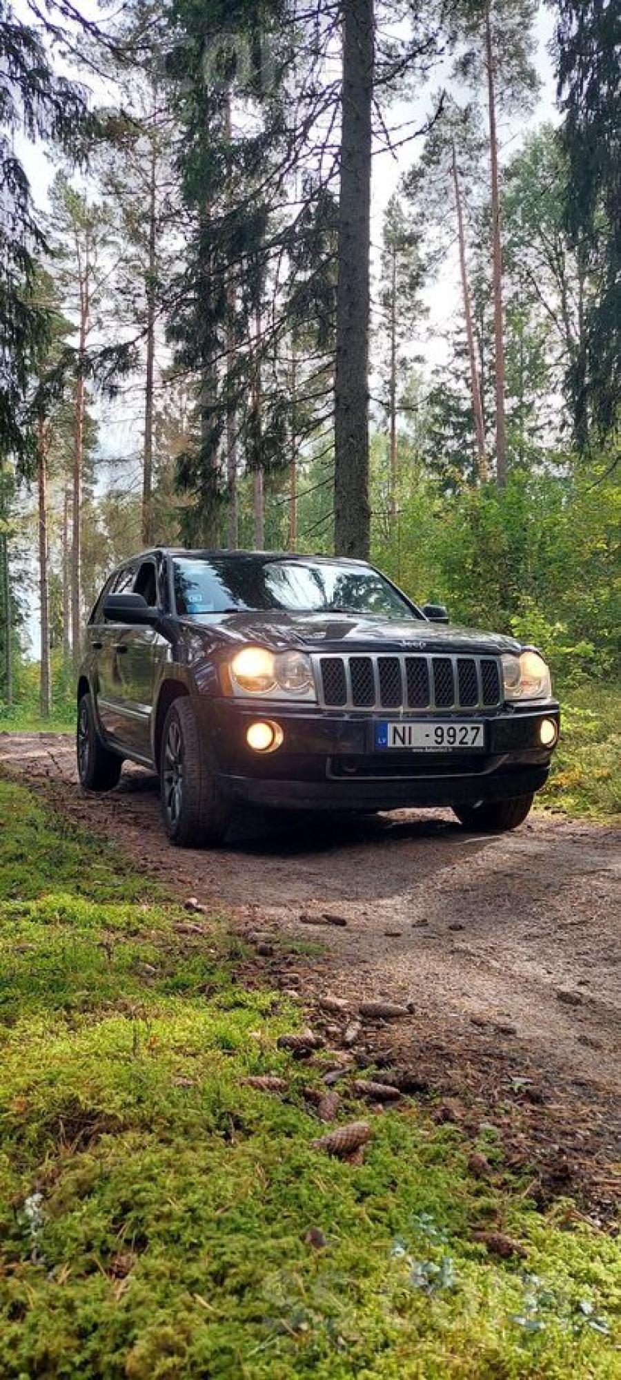 Black Jeep Grand Cherokee 2007 in Tukums, with an engine capacity of 3.00 L and mileage of 370 thousand km for 4440 €, photo 2 on AUTOMOTO.COM.LV