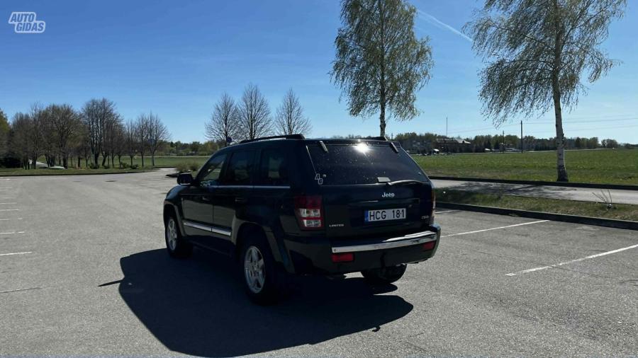 Black Jeep Grand Cherokee 2007 in Marijampole, with an engine capacity of 3.00 L and mileage of 224 thousand km for 4250 €, photo 8 on AUTOMOTO.COM.LV