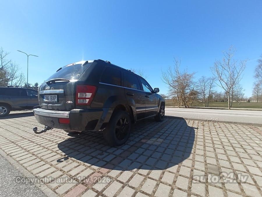 Black Jeep Grand Cherokee 2007 in Tallinn, with an engine capacity of 3.00 L and mileage of 303 thousand km for 4500 €, photo 5 on AUTOMOTO.COM.LV