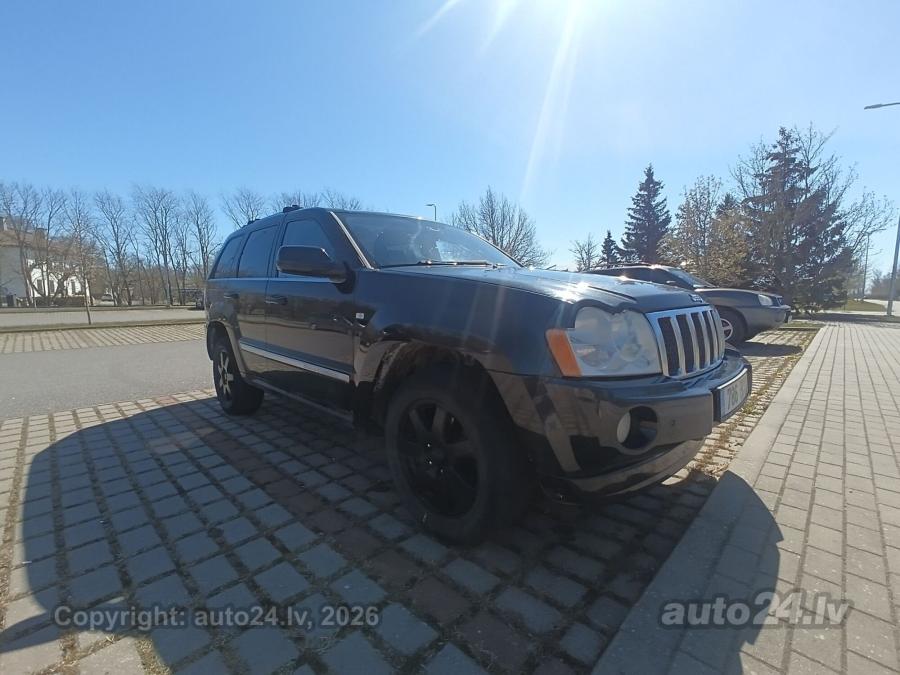 Black Jeep Grand Cherokee 2007 in Tallinn, with an engine capacity of 3.00 L and mileage of 303 thousand km for 4500 €, photo 6 on AUTOMOTO.COM.LV