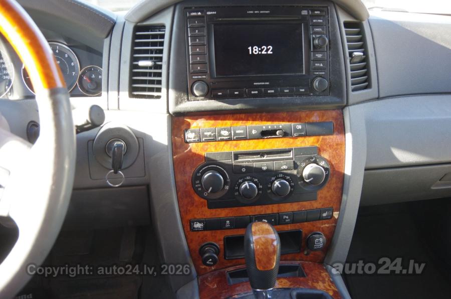 Black Jeep Grand Cherokee 2007 in Tallinn, with an engine capacity of 3.00 L and mileage of 303 thousand km for 4500 €, photo 8 on AUTOMOTO.COM.LV