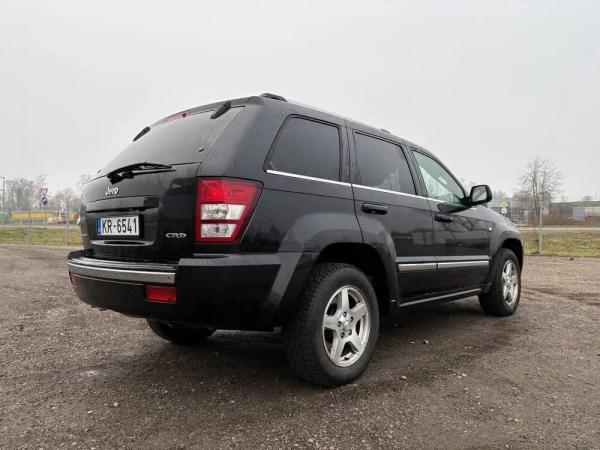 Black Jeep Grand Cherokee 2007 in Daugavpils, with an engine capacity of 3.00 L and mileage of 272 thousand km for 5750 €, photo 5 on AUTOMOTO.COM.LV