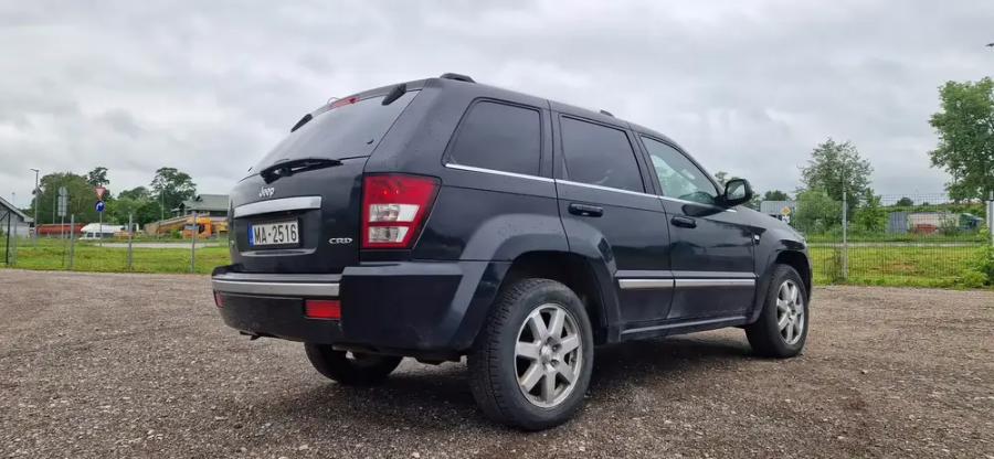 Black Jeep Grand Cherokee 2007 in Daugavpils, with an engine capacity of 3.00 L and mileage of 278 thousand km for 5550 €, photo 6 on AUTOMOTO.COM.LV