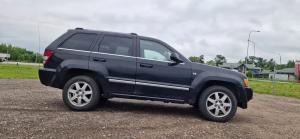Black Jeep Grand Cherokee 2007 in Daugavpils, with an engine capacity of 3.00 L and mileage of 278 thousand km for 5550 €, photo 7 on AUTOMOTO.COM.LV