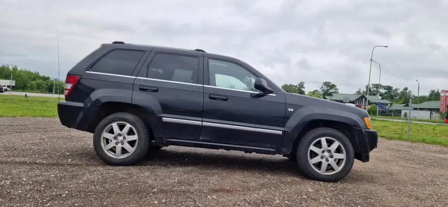 Black Jeep Grand Cherokee 2007 in Daugavpils, with an engine capacity of 3.00 L and mileage of 278 thousand km for 5550 €, photo 7 on AUTOMOTO.COM.LV