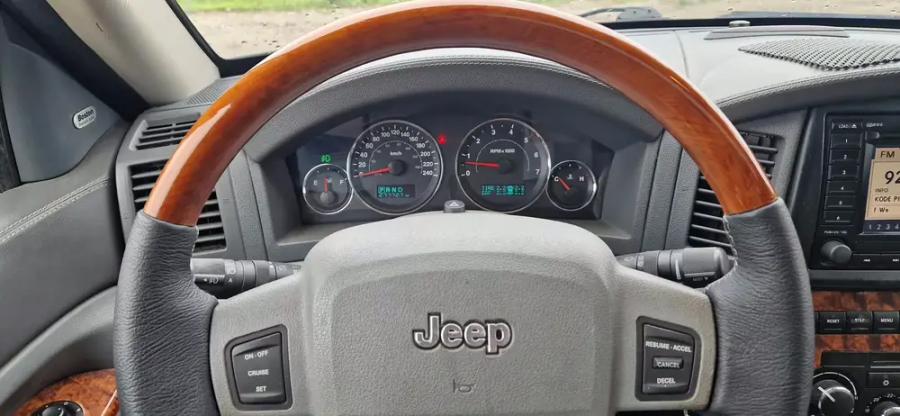 Black Jeep Grand Cherokee 2007 in Daugavpils, with an engine capacity of 3.00 L and mileage of 278 thousand km for 5550 €, photo 13 on AUTOMOTO.COM.LV