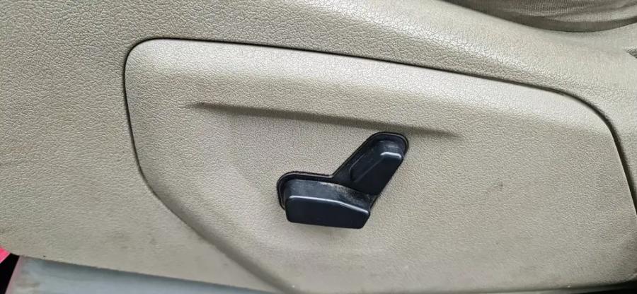 Black Jeep Grand Cherokee 2007 in Daugavpils, with an engine capacity of 3.00 L and mileage of 278 thousand km for 5550 €, photo 19 on AUTOMOTO.COM.LV