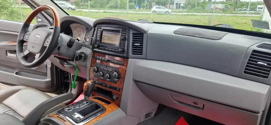 Black Jeep Grand Cherokee 2007 in Daugavpils, with an engine capacity of 3.00 L and mileage of 278 thousand km for 5550 €, photo 24 on AUTOMOTO.COM.LV