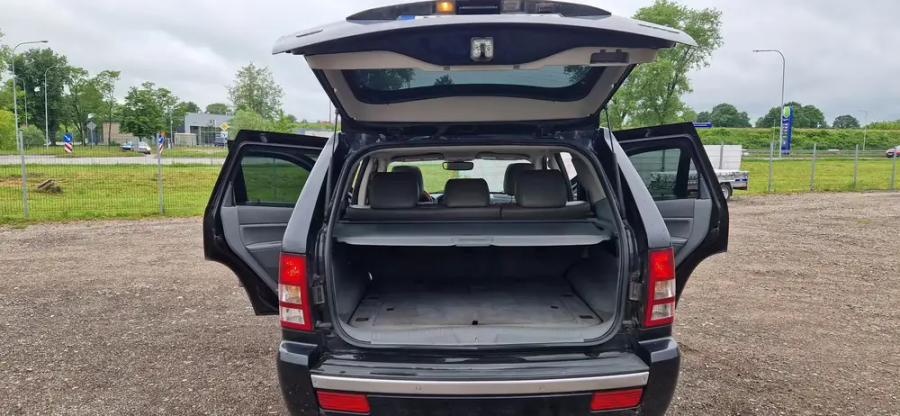Black Jeep Grand Cherokee 2007 in Daugavpils, with an engine capacity of 3.00 L and mileage of 278 thousand km for 5550 €, photo 25 on AUTOMOTO.COM.LV