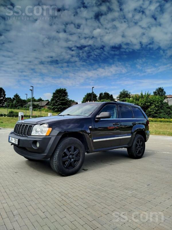 Black Jeep Grand Cherokee 2007 in Rezekne, with an engine capacity of 3.00 L and mileage of 335 thousand km for 7800 €, photo 2 on AUTOMOTO.COM.LV