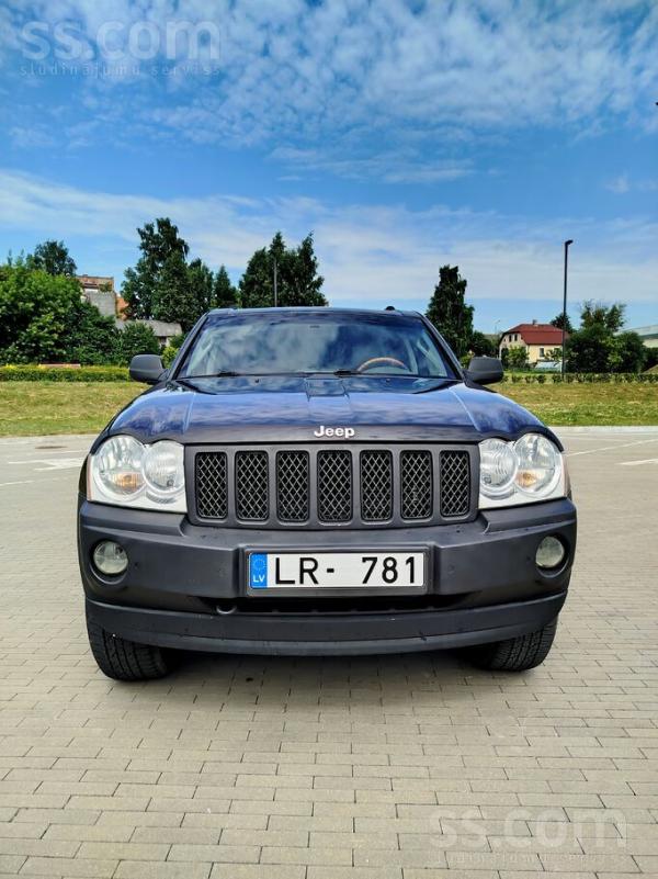 Black Jeep Grand Cherokee 2007 in Rezekne, with an engine capacity of 3.00 L and mileage of 335 thousand km for 7800 €, photo 5 on AUTOMOTO.COM.LV