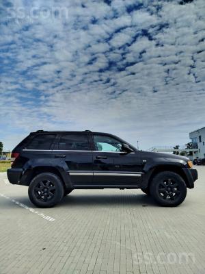 Melns Jeep Grand Cherokee 2007 Rēzekne, ar dzinēja tilpumu 3.00 L un nobraukumu 335 tūkst. km par 7800 €, foto 5 vietnē AUTOMOTO.COM.LV