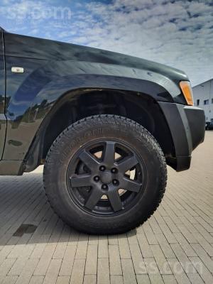 Melns Jeep Grand Cherokee 2007 Rēzekne, ar dzinēja tilpumu 3.00 L un nobraukumu 335 tūkst. km par 7800 €, foto 9 vietnē AUTOMOTO.COM.LV