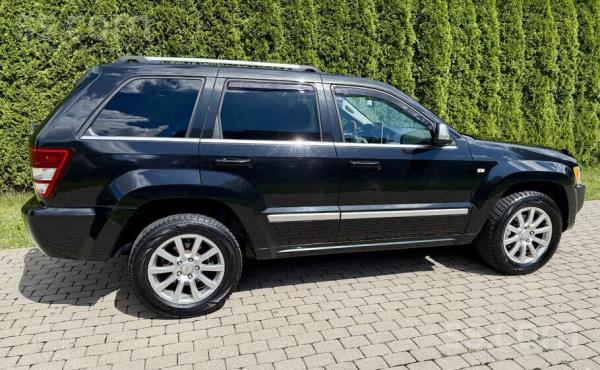 Black Jeep Grand Cherokee 2007 in Riga, with an engine capacity of 3.00 L and mileage of 249 thousand km for 3650 €, photo 4 on AUTOMOTO.COM.LV