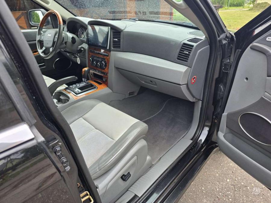 Melns Jeep Grand Cherokee 2007 Jurbarkas, ar dzinēja tilpumu 3.00 L un nobraukumu 320 tūkst. km par 4300 €, foto 8 vietnē AUTOMOTO.COM.LV