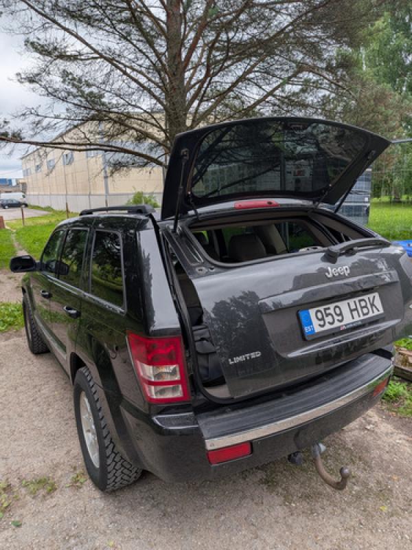 Melns Jeep Grand Cherokee 2007 Rakvere, ar dzinēja tilpumu 3.00 L un nobraukumu 211 tūkst. km par 5000 €, foto 5 vietnē AUTOMOTO.COM.LV
