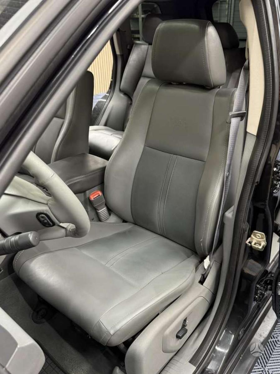 Melns Jeep Grand Cherokee 2007 Marijampole, ar dzinēja tilpumu 2.99 L un nobraukumu 317 tūkst. km par 4650 €, foto 20 vietnē AUTOMOTO.COM.LV