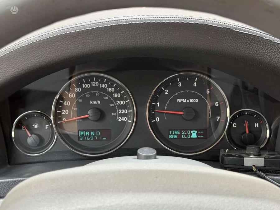 Melns Jeep Grand Cherokee 2007 Marijampole, ar dzinēja tilpumu 2.99 L un nobraukumu 317 tūkst. km par 4650 €, foto 26 vietnē AUTOMOTO.COM.LV
