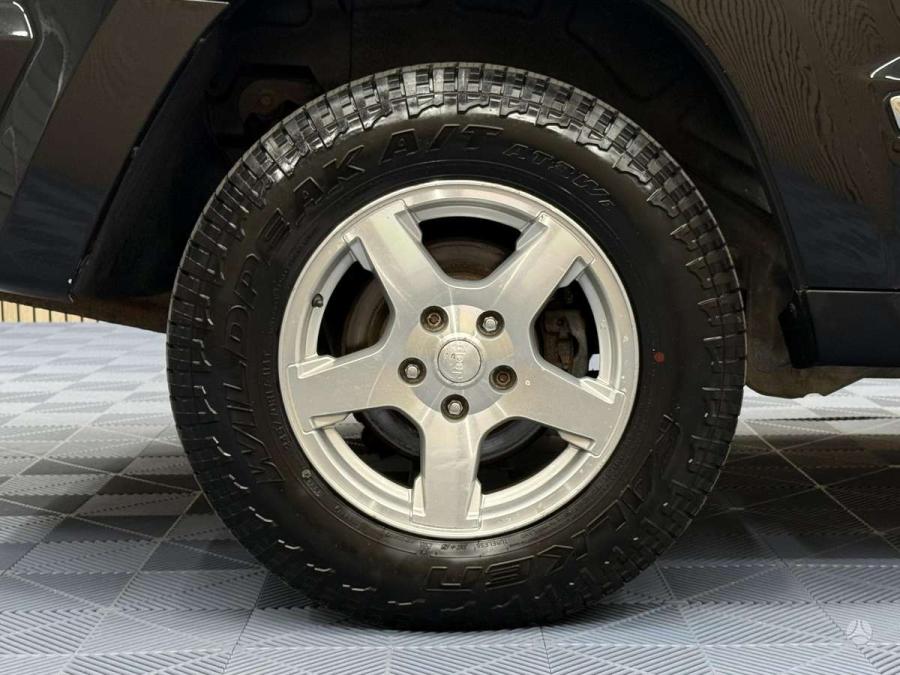 Melns Jeep Grand Cherokee 2007 Marijampole, ar dzinēja tilpumu 2.99 L un nobraukumu 317 tūkst. km par 4650 €, foto 32 vietnē AUTOMOTO.COM.LV