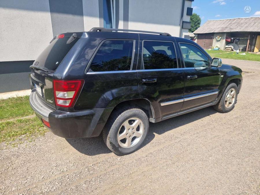 Black Jeep Grand Cherokee 2007 in Vilnius, with an engine capacity of 2.99 L and mileage of 202 thousand km for 4700 €, photo 6 on AUTOMOTO.COM.LV