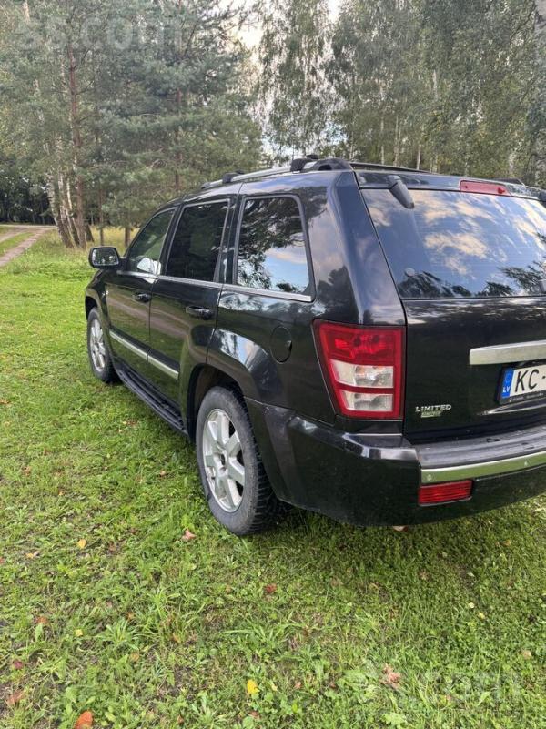 Jeep Grand Cherokee 2007 in Riga on AUTOMOTO.COM.LV Black Jeep Grand Cherokee 2007 in Riga, with an engine capacity of 3.00 L and mileage of 400 thousand km for 3700 €, photo 5 on AUTOMOTO.COM.LV