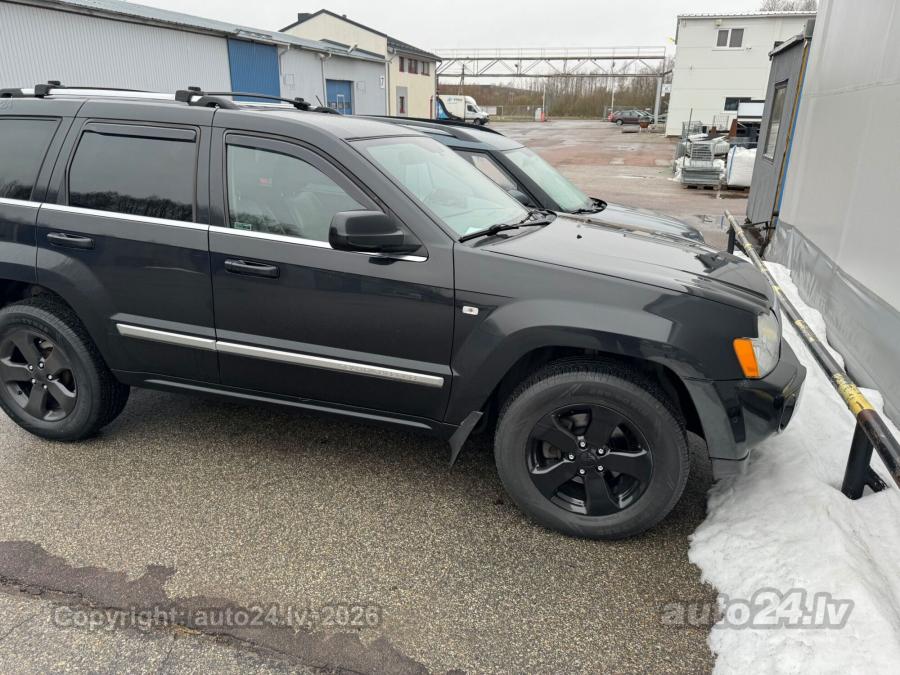 Black Jeep Grand Cherokee 2008 in Tallinn, with an engine capacity of 3.00 L and mileage of 319 thousand km for 5555 €, photo 4 on AUTOMOTO.COM.LV