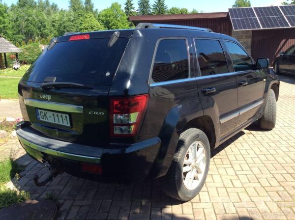 Black Jeep Grand Cherokee 2008 in Rezekne, with an engine capacity of 3.00 L and mileage of 302 thousand km for 5500 €, photo 5 on AUTOMOTO.COM.LV