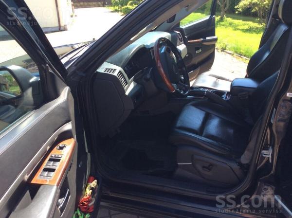 Black Jeep Grand Cherokee 2008 in Rezekne, with an engine capacity of 3.00 L and mileage of 302 thousand km for 5500 €, photo 8 on AUTOMOTO.COM.LV