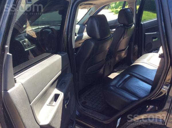 Black Jeep Grand Cherokee 2008 in Rezekne, with an engine capacity of 3.00 L and mileage of 302 thousand km for 5500 €, photo 9 on AUTOMOTO.COM.LV