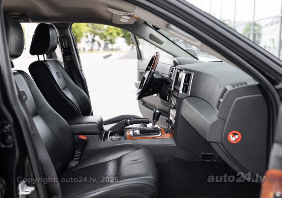 Black Jeep Grand Cherokee 2008 in Tallinn, with an engine capacity of 3.00 L and mileage of 254 thousand km for 6399 €, photo 8 on AUTOMOTO.COM.LV